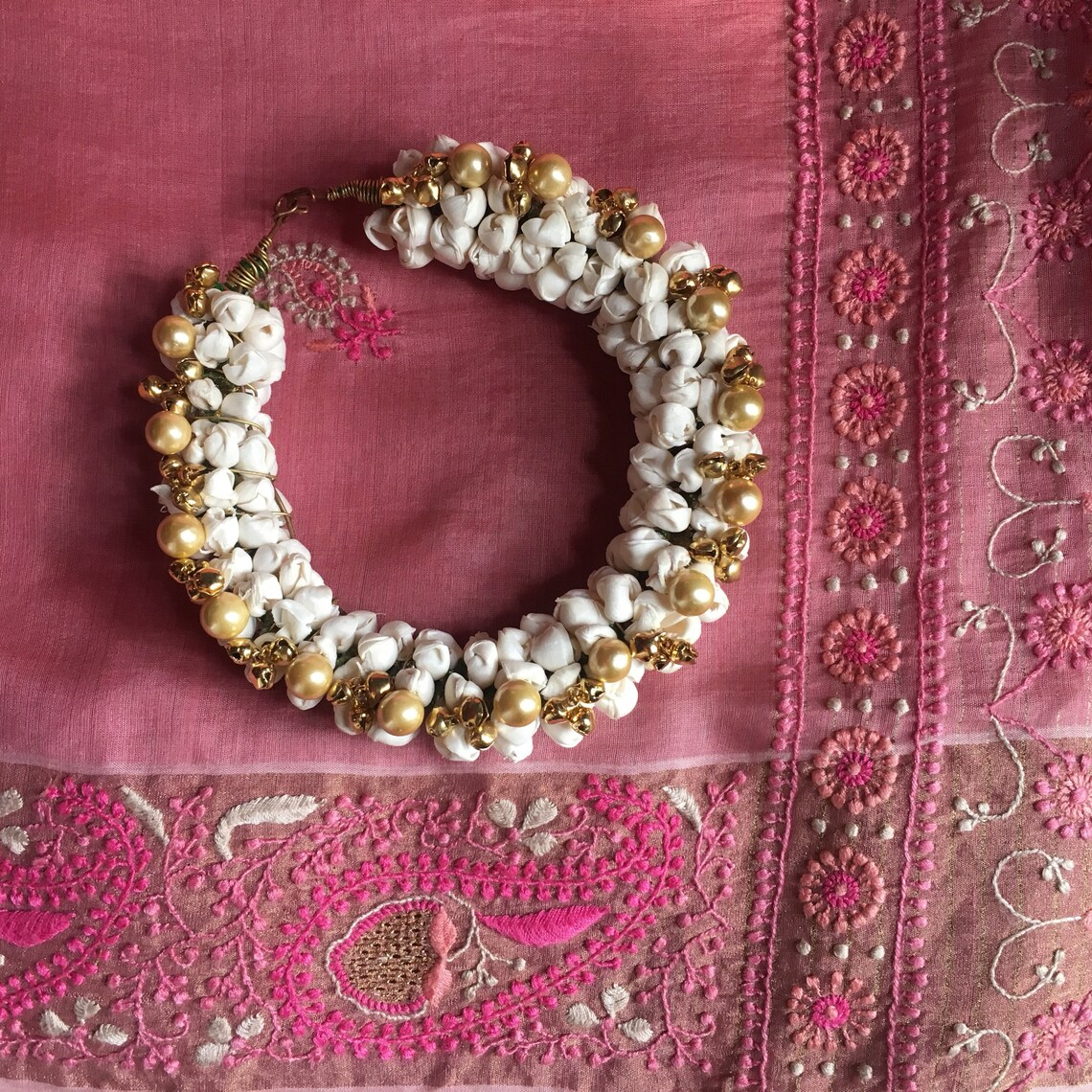 Mogra kali gajra with ghungroo and faux pearls hair gajra | Etsy