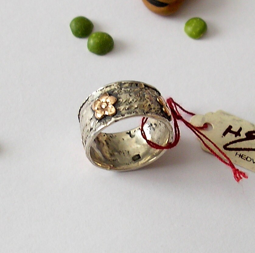Wedding Band Ring Decorated With Gold Flowers, Textured Silver - Etsy