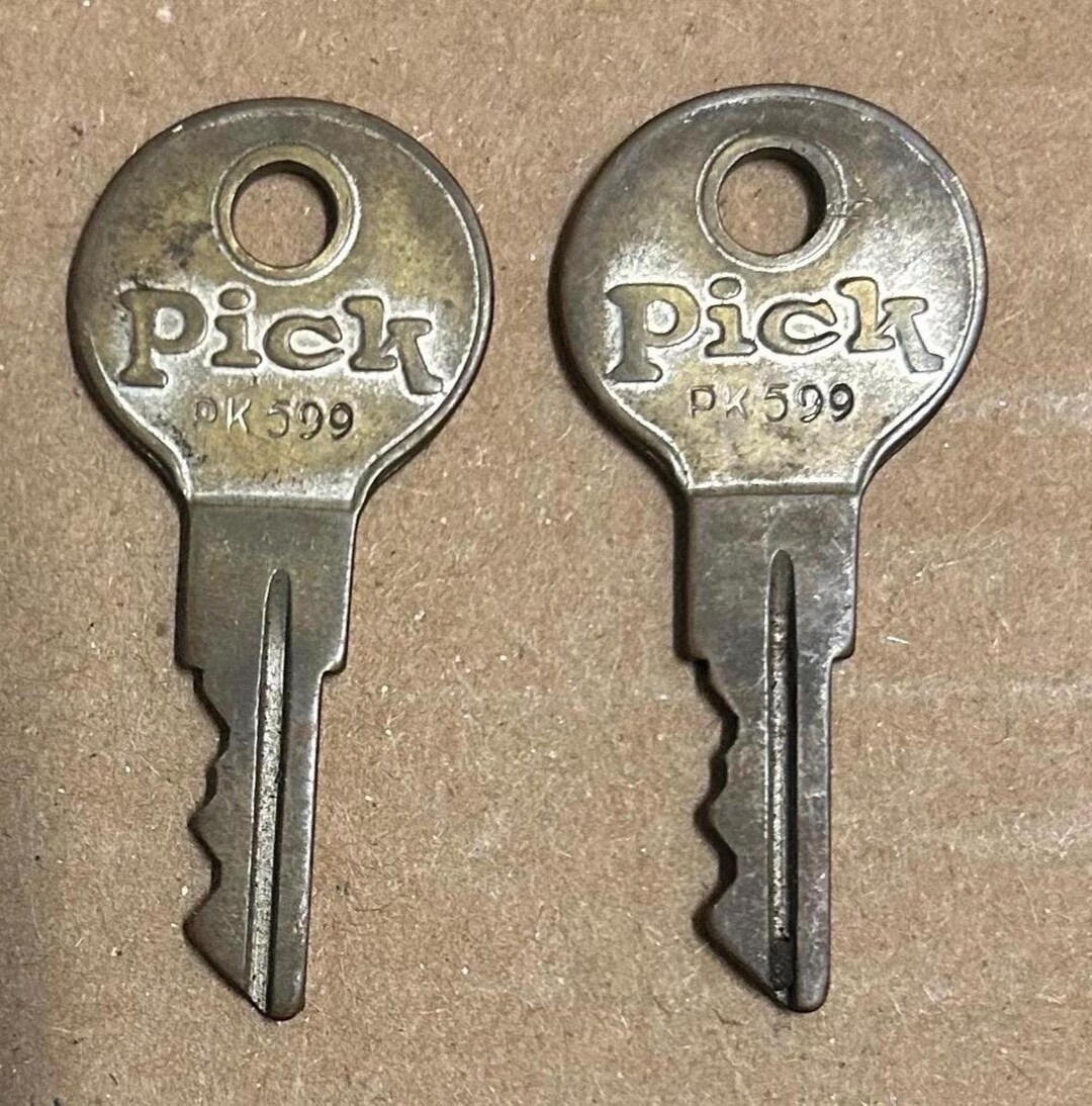 Vintage Keys PICK Company PK 599 Obscure Matching Pair Ornate Flat True ...