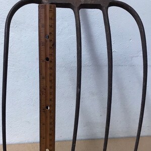 Vintage Pitchfork 5 Prong Tine Iron Vintage Rusty Rugged Rust Farm Barn ...
