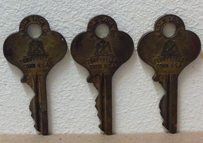 Antique KEYS Eagle Lock Co ornate flat true vintage brass set | Etsy