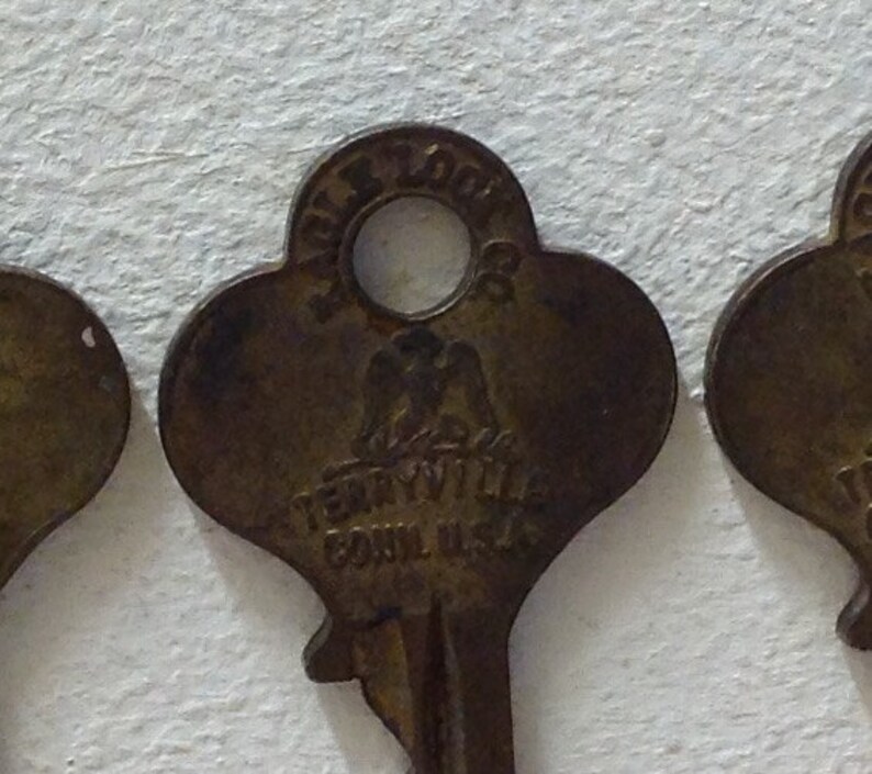 Antique KEYS Eagle Lock Co ornate flat true vintage brass set | Etsy