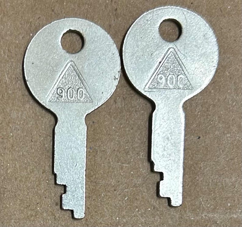 Vintage Keys 900 Triangle Logo Trunk Chest Case Briefcase Wardrobe ...