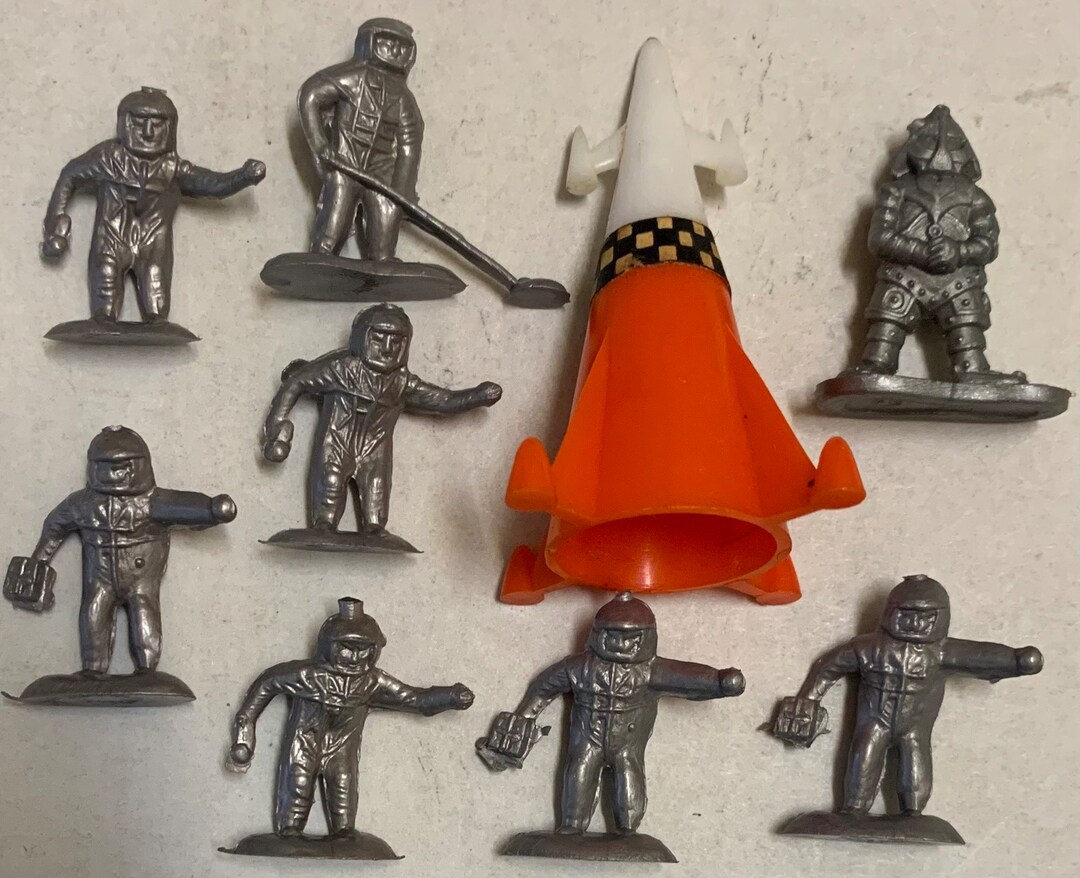 LP Space Toys 1/72 Alien & Rocket Ship W/ GIANT Astronaut Copies ...