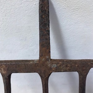 Vintage Pitchfork 5 Prong Tine Iron Vintage Rusty Rugged Rust Farm Barn ...