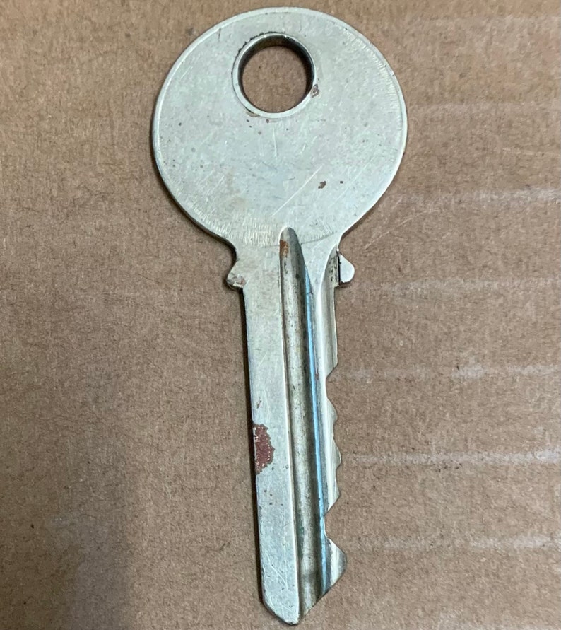 Obsolete PO DEPT Key Flat True Vintage Large 2 1/4" Mail Post Box ...