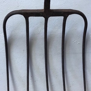 Vintage Pitchfork 5 Prong Tine Iron Vintage Rusty Rugged Rust Farm Barn ...
