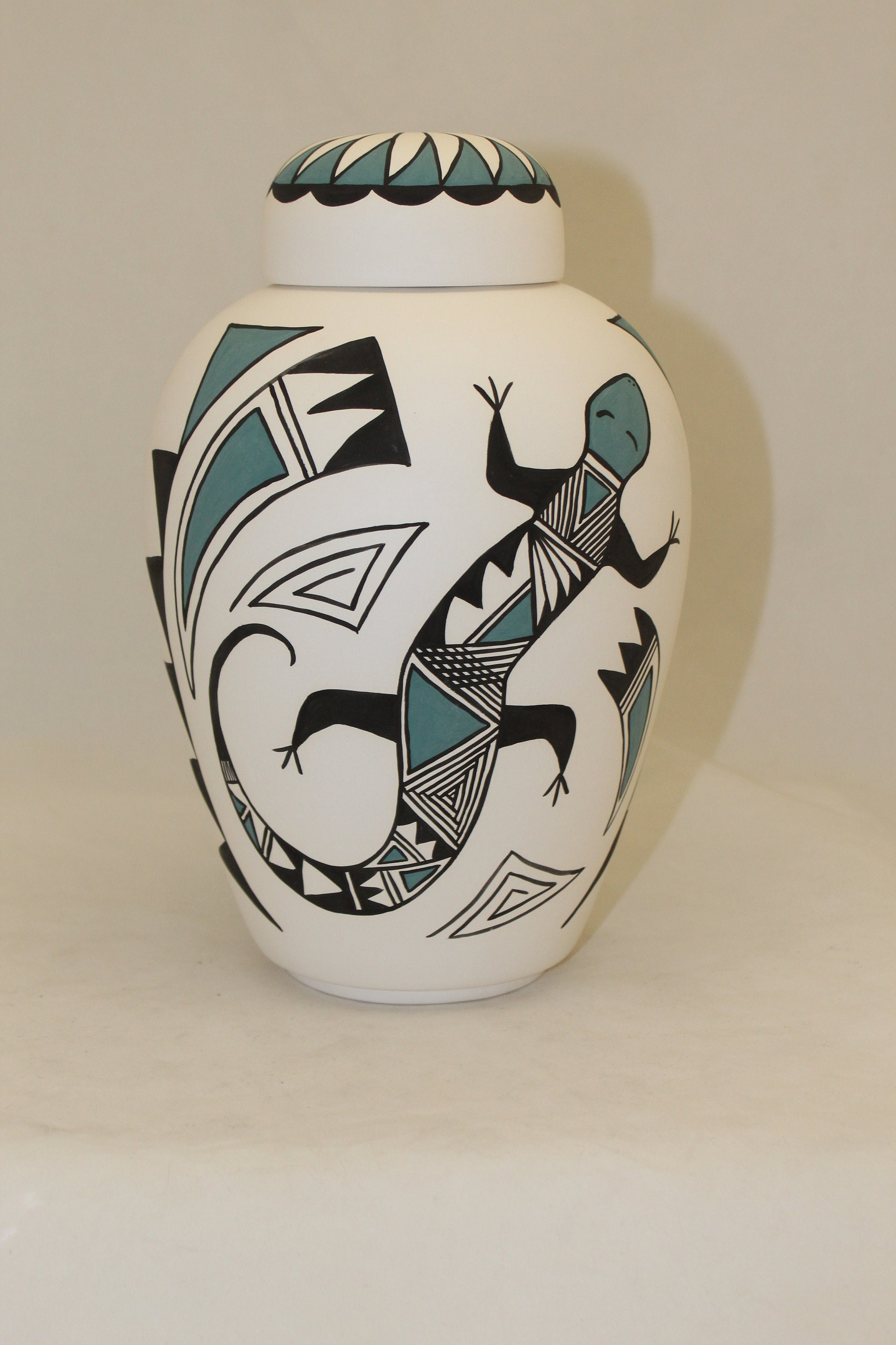 Native American Lizard design Adult Cremation Urn, Large Jar with Lid ...