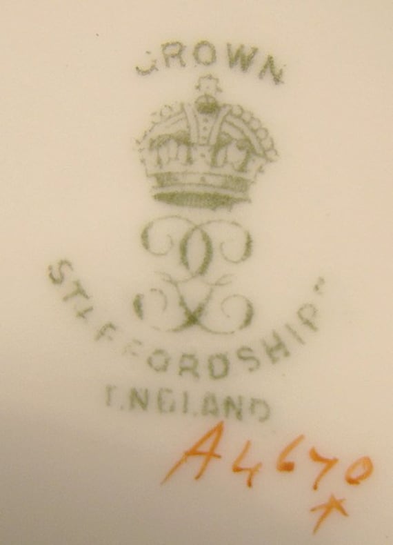 Crown Staffordshire A4670 Dresser or Trinket Box with… - Gem