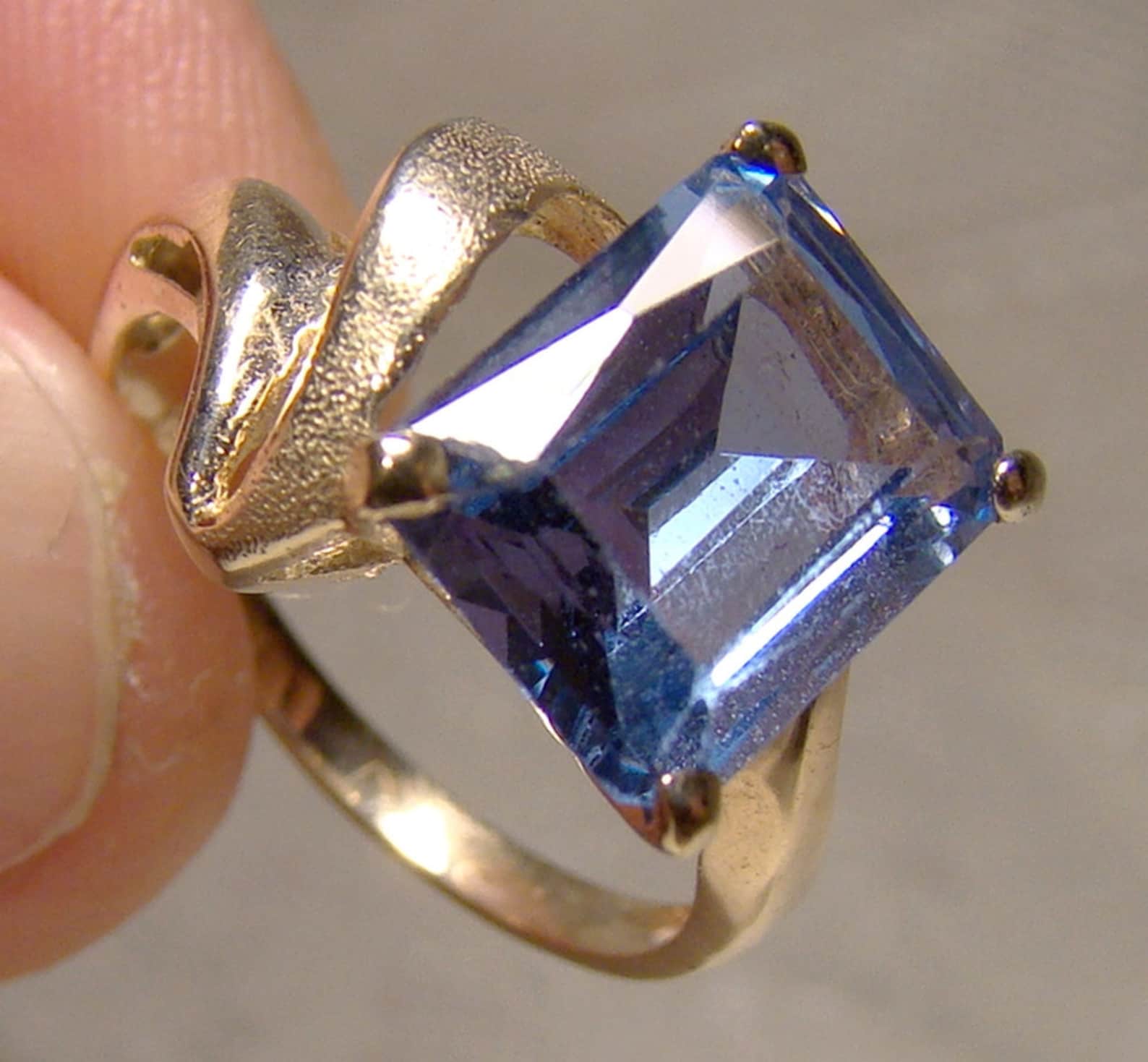 14K Yellow Gold Blue Spinel Modern Abstract Ring 1960s-70s Size 6-1/2 ...