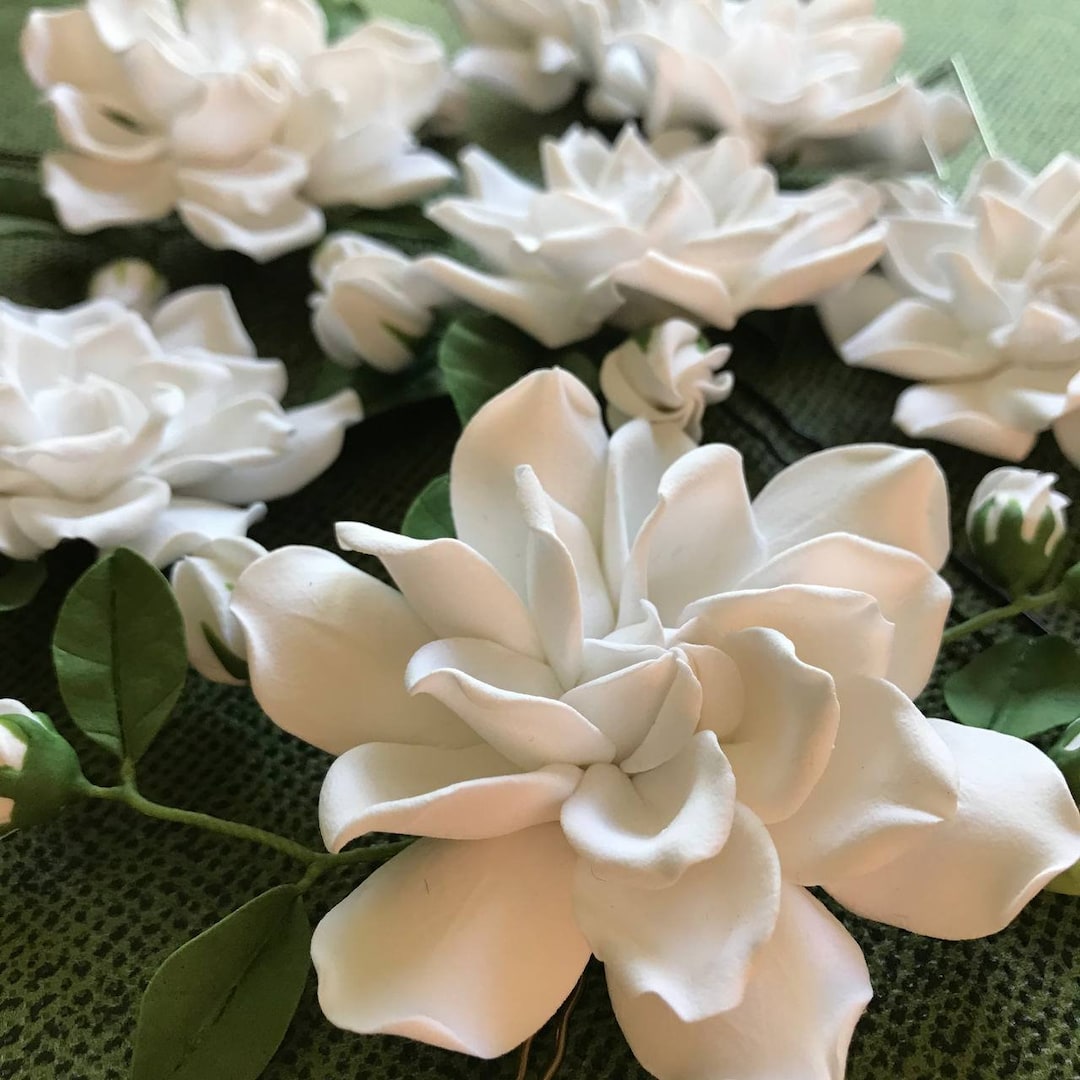 White Gardenia Flower Pin With Buds and Leaves. Gardenia Hairstyles for ...