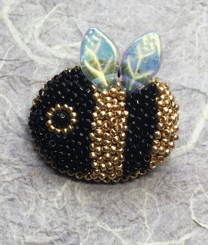 TUTORIAL: Bead Embroidered Little Bee Brooch Tutorial - A Pattern for a Seed Bead Bumblebee ...