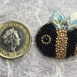 TUTORIAL: Bead Embroidered Little Bee Brooch Tutorial - A Pattern for a ...