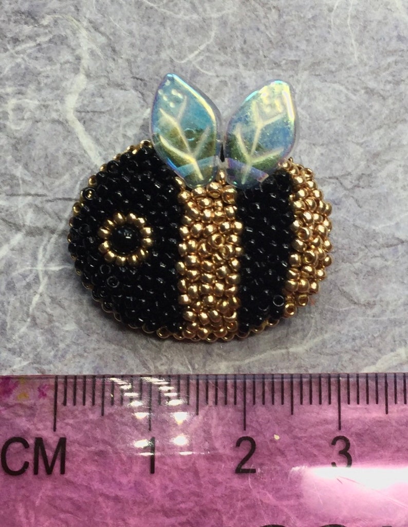 TUTORIAL: Bead Embroidered Little Bee Brooch Tutorial - A Pattern for a ...