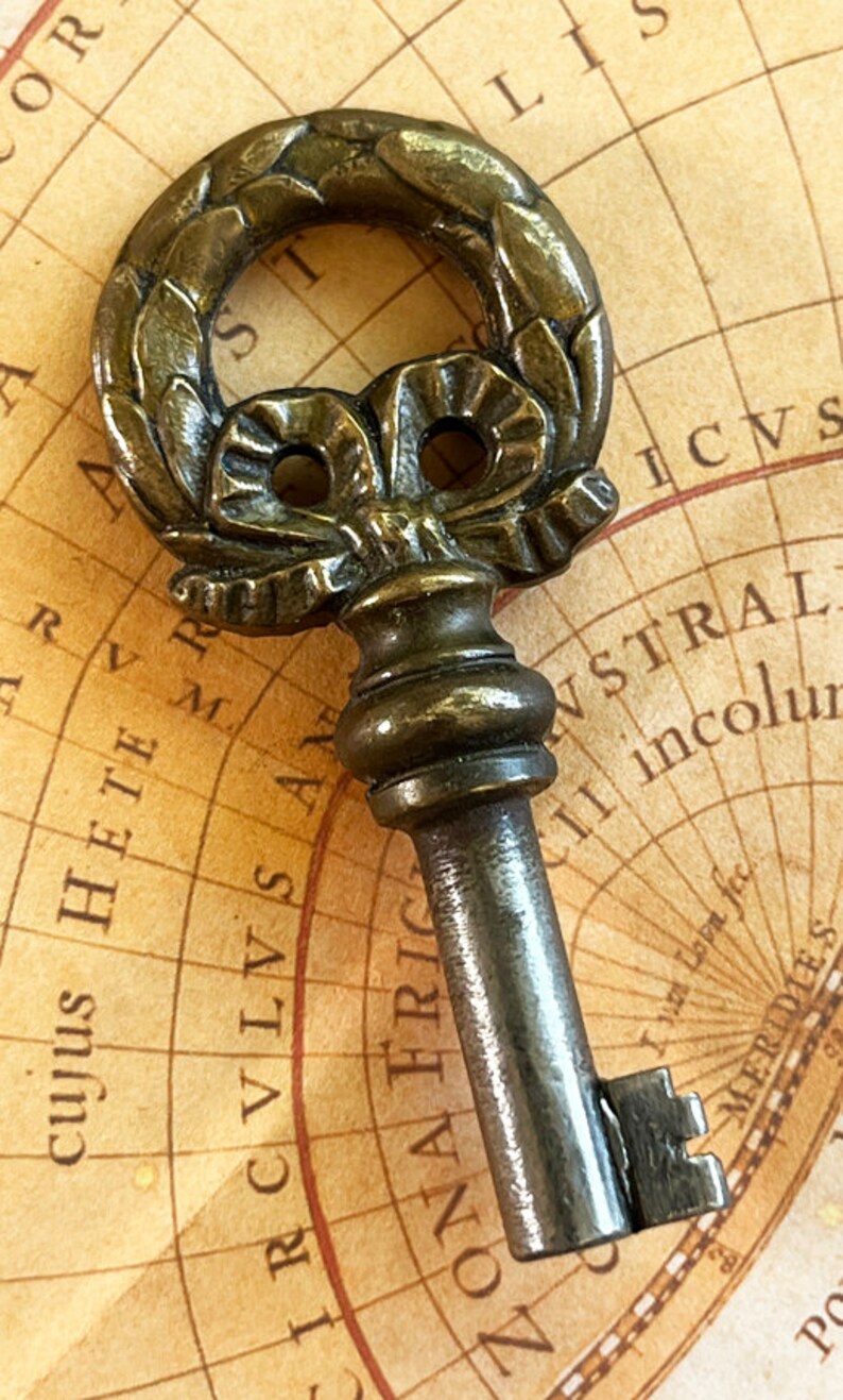 Skeleton Key GENUINE Antique Brass Bow Wreath Key Paris - Etsy