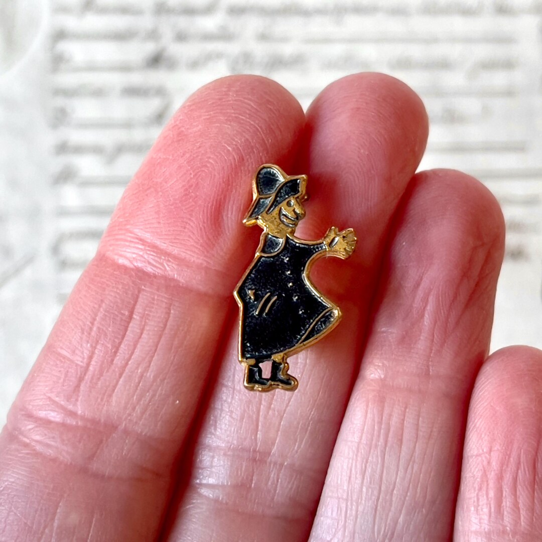 Vintage Black 'peter Storm' Badge/pin - Outdoor-wear Badge - Circa 1950 ...