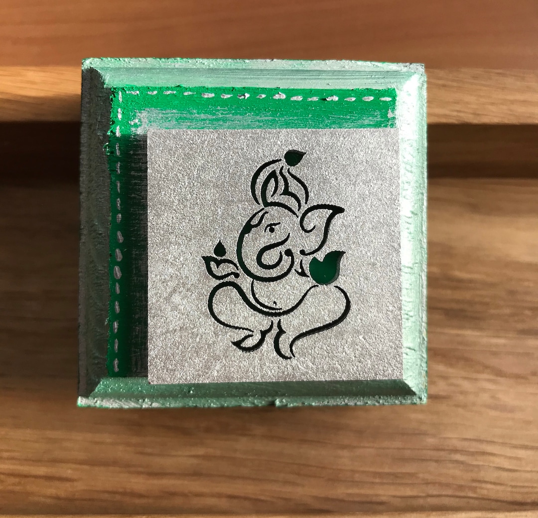 Hand painted trinket box. Stocking filler gift. - Etsy.de