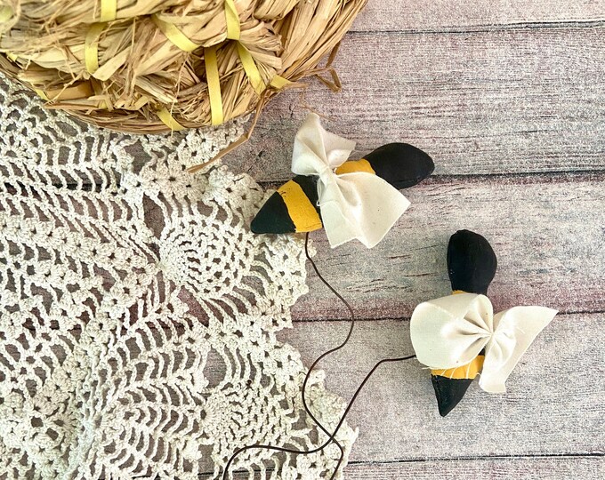 Handmade Bee on Wire, Spring Decor, Summer Decor, Farmhouse - Etsy