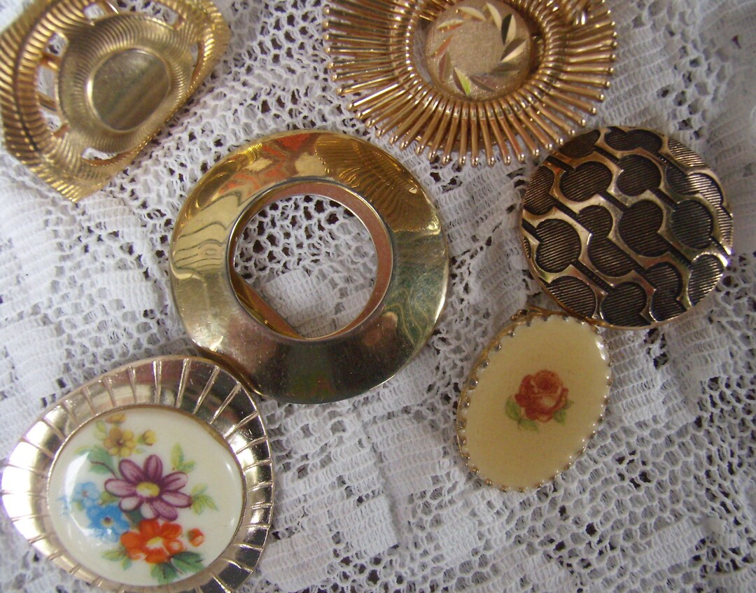 Vintage Lot 6 Gold Scarf Clips/dress Clips...two Flower Clips...1 ...