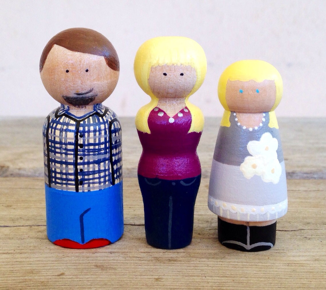 Custom family of 3 peg people | Etsy