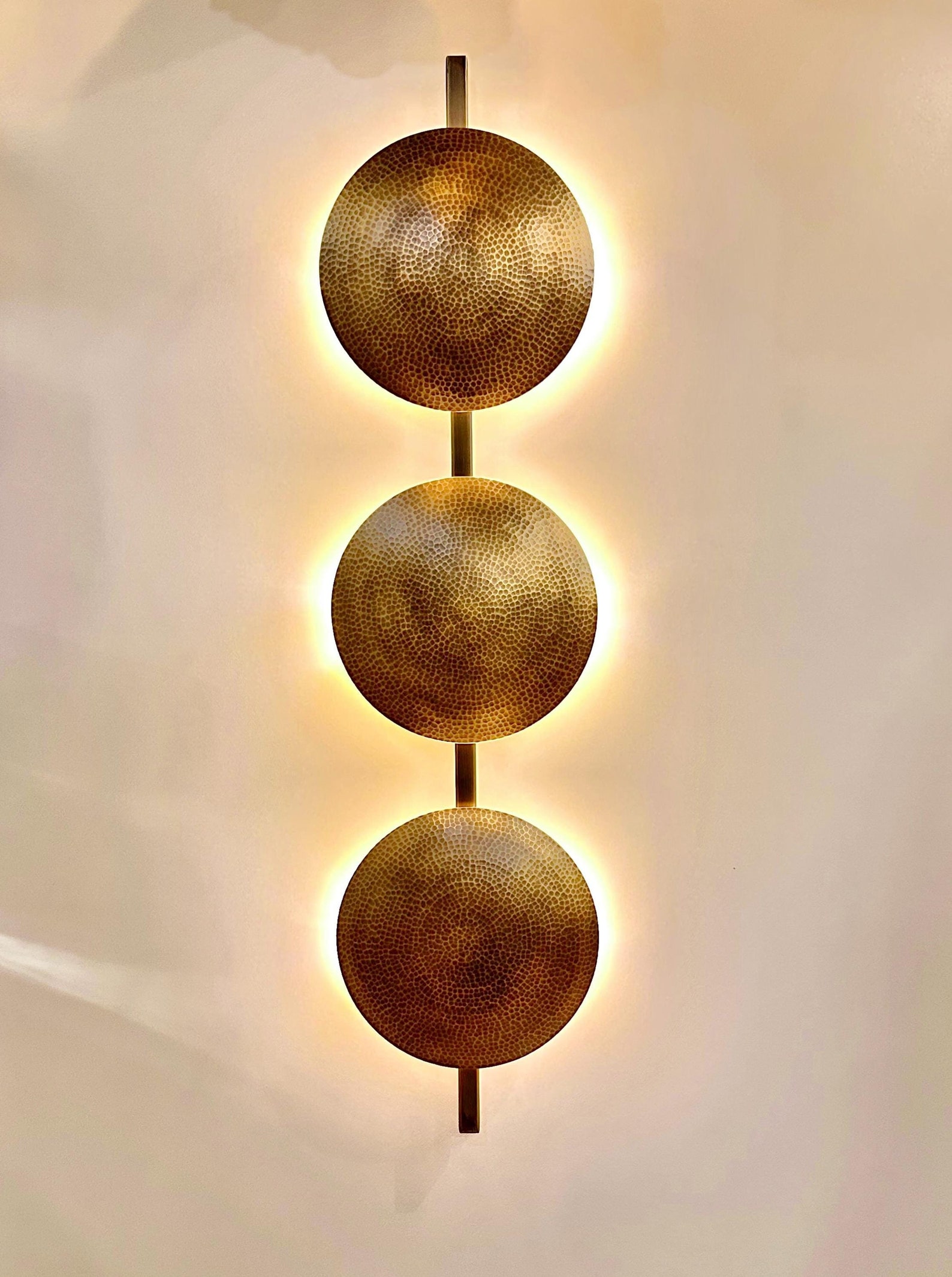 KRASICI Triple Hammered Brass Wall Sconce - Art Deco Longue Lighting - Etsy