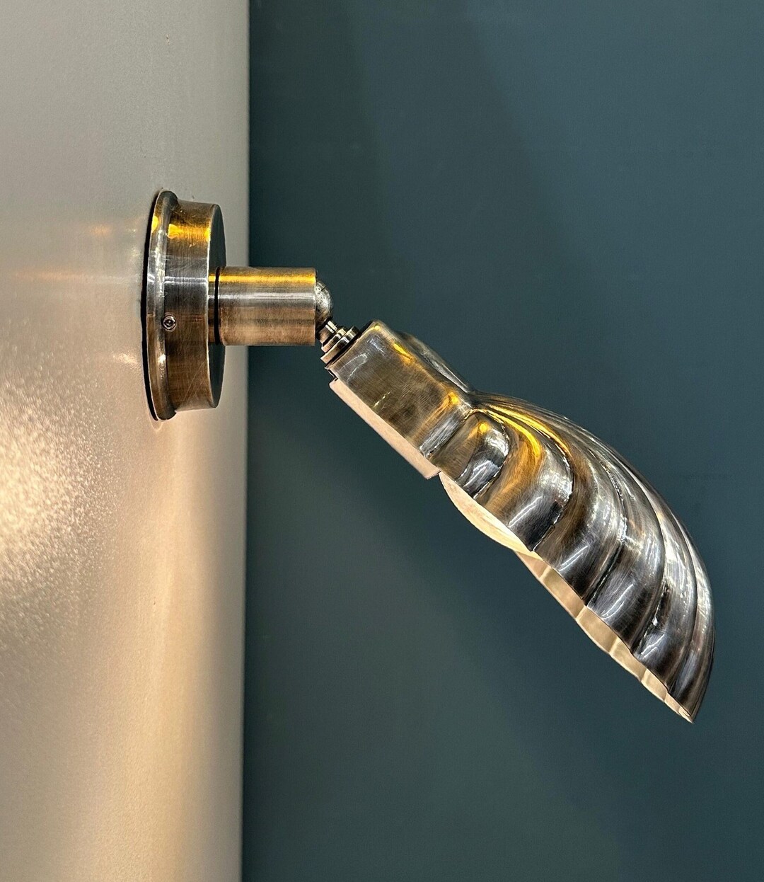 MANDAR Brass Clam Shell Wall Sconce - Adjustable Art Deco Bedside Light ...