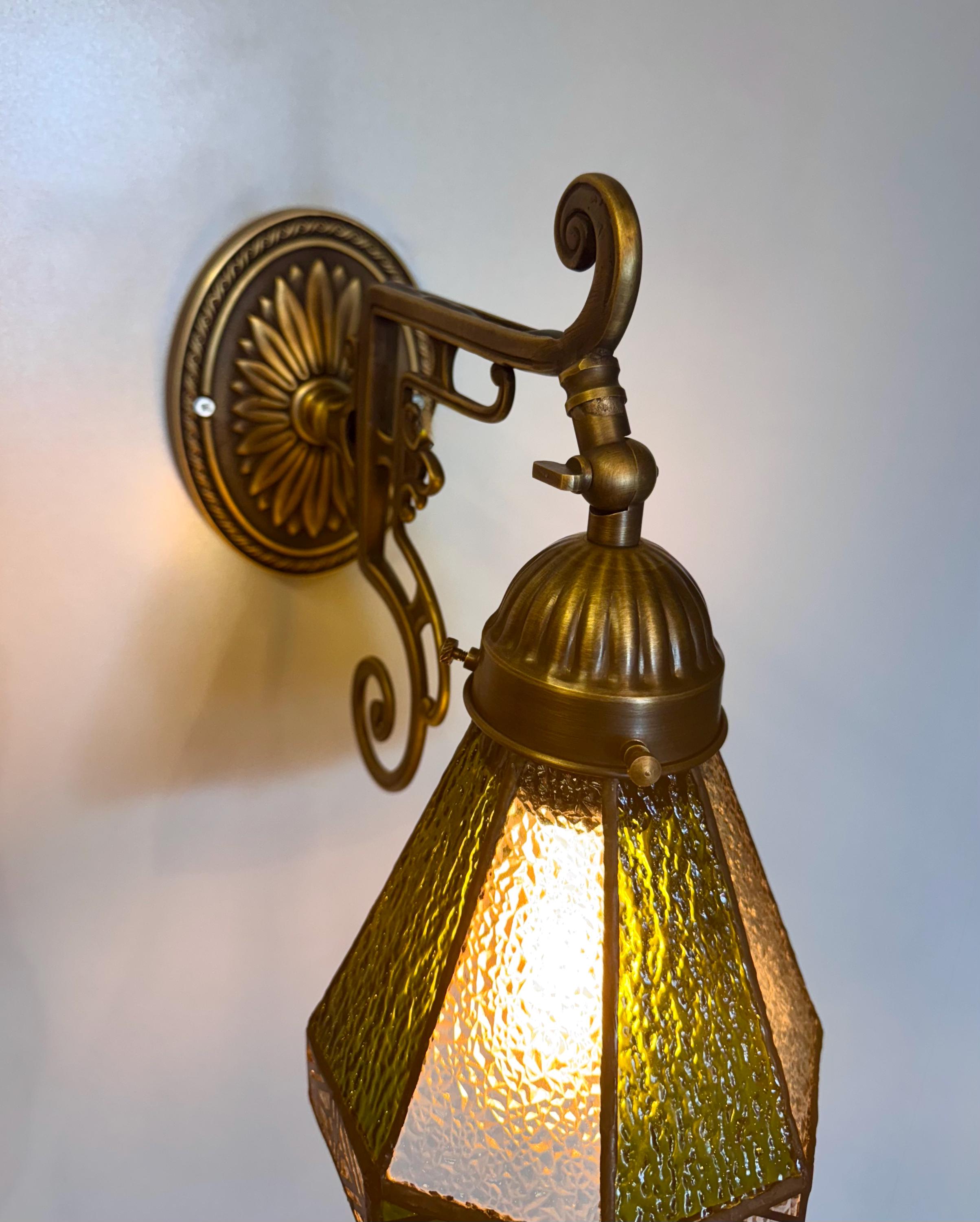 WELZ I Handmade Stained Glass Wall Sconce: Antique Brass Traditional ...