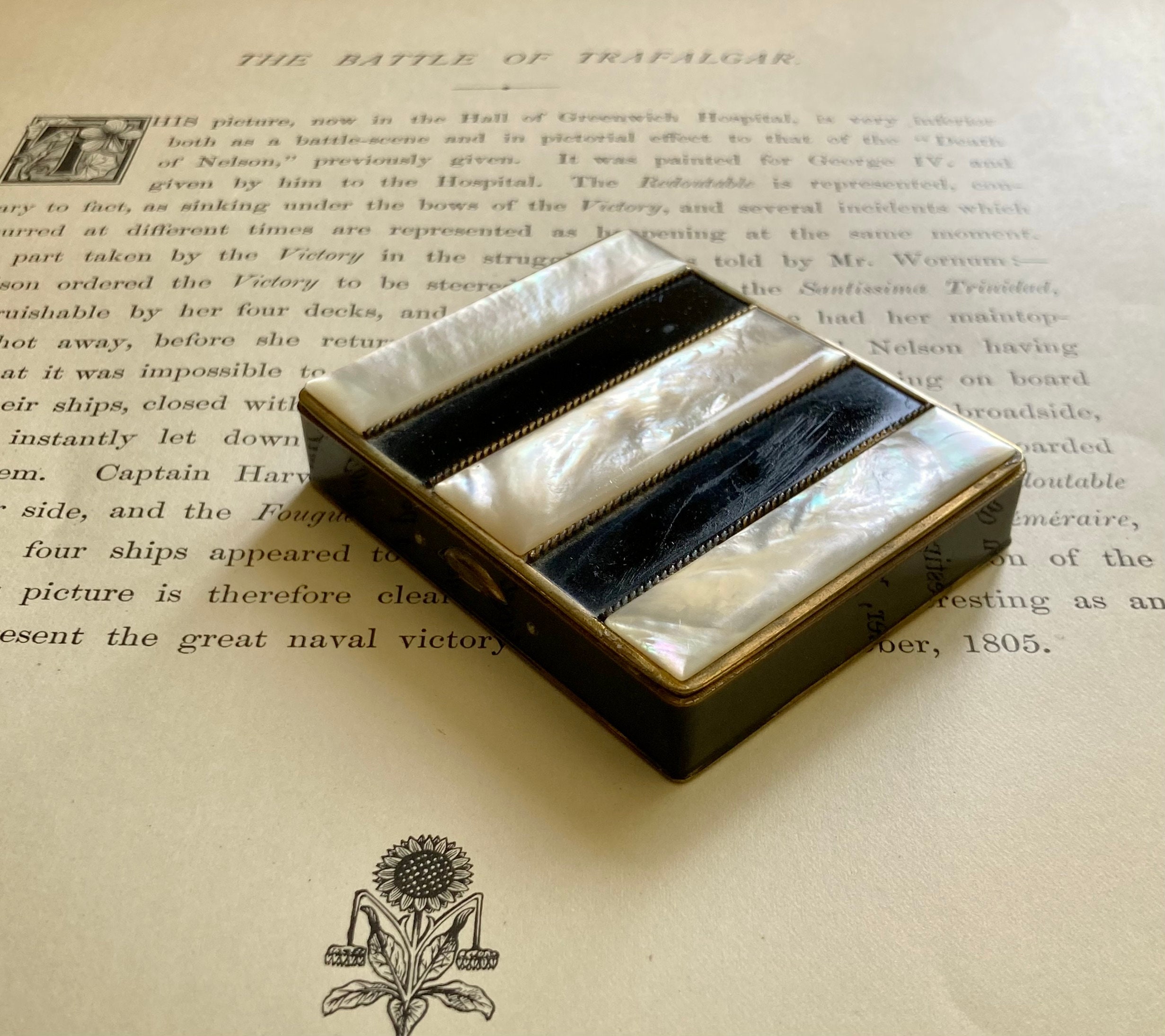 ANTIQUE COMPACT / Antique 1930s Powder Compact / Rouge Compact - Etsy