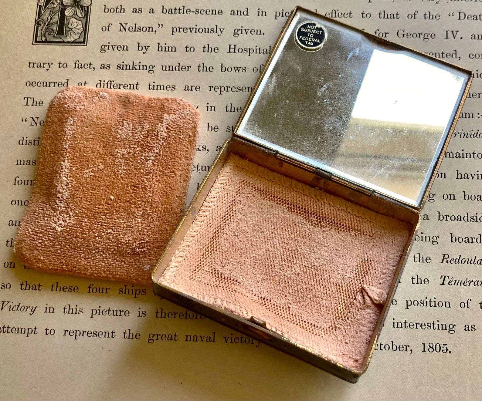 ANTIQUE COMPACT / Antique 1930s Powder Compact / Rouge Compact - Etsy