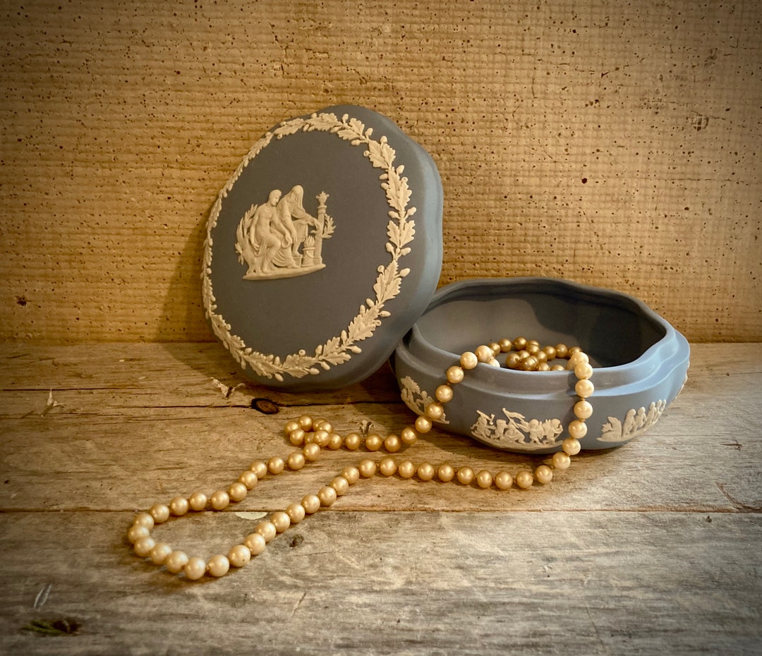 VINTAGE WEDGEWOOD JASPERWARE Trinket Box With Lid / Vintage Blue ...