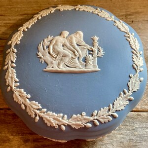 VINTAGE WEDGEWOOD JASPERWARE Trinket Box With Lid / Vintage Blue ...