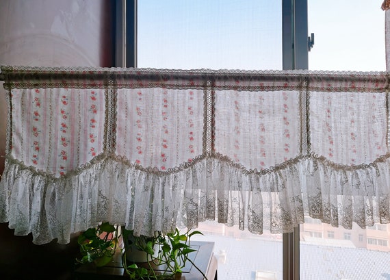 Victorian Valance Ideas The 20 Best Curtain Ideas For Living Room