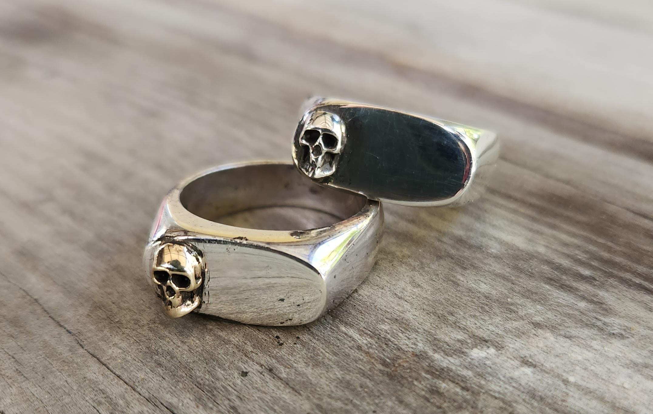 Skull signet ring store