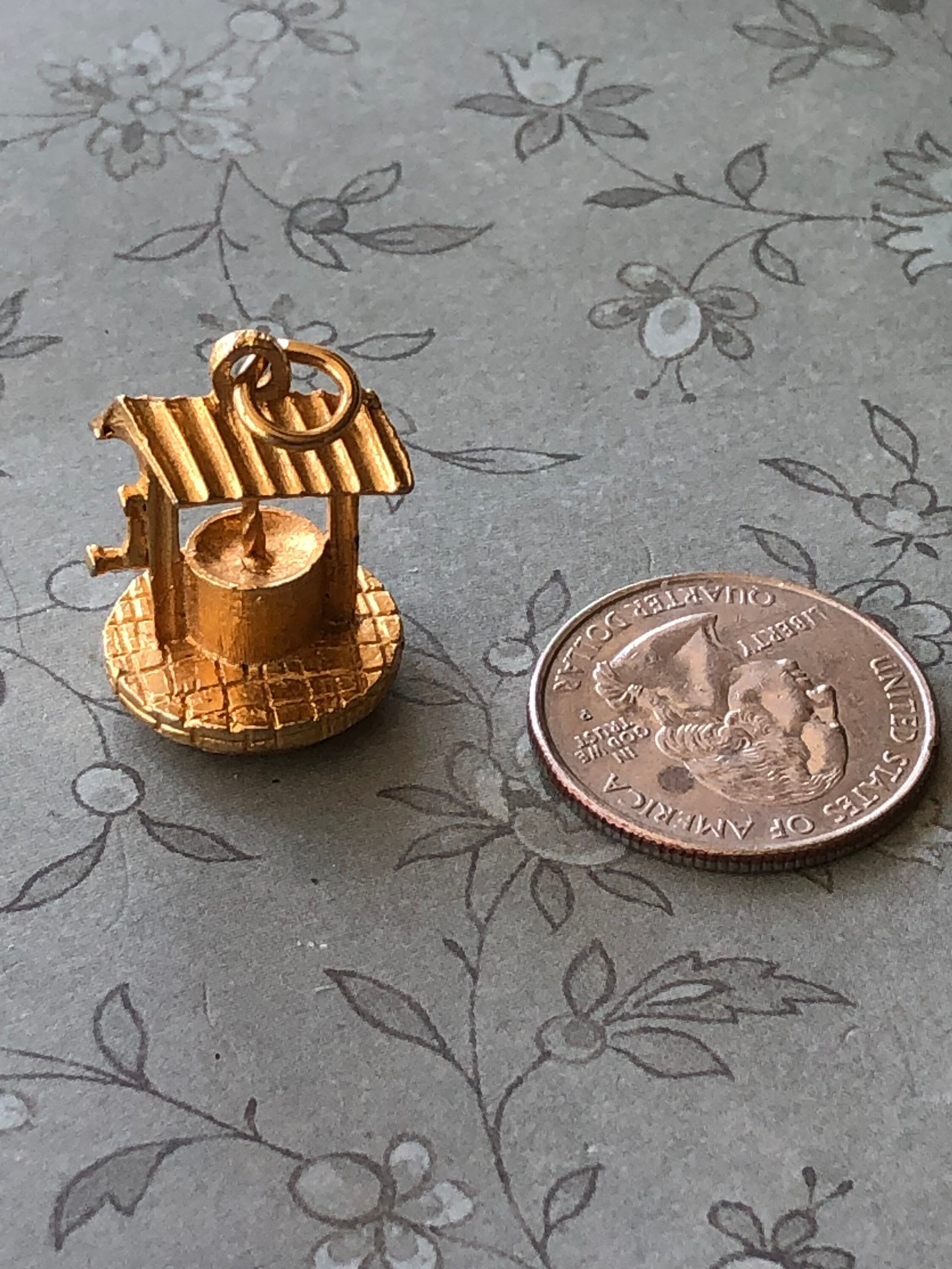 Gold Tone Wishing Well Charm - Etsy España