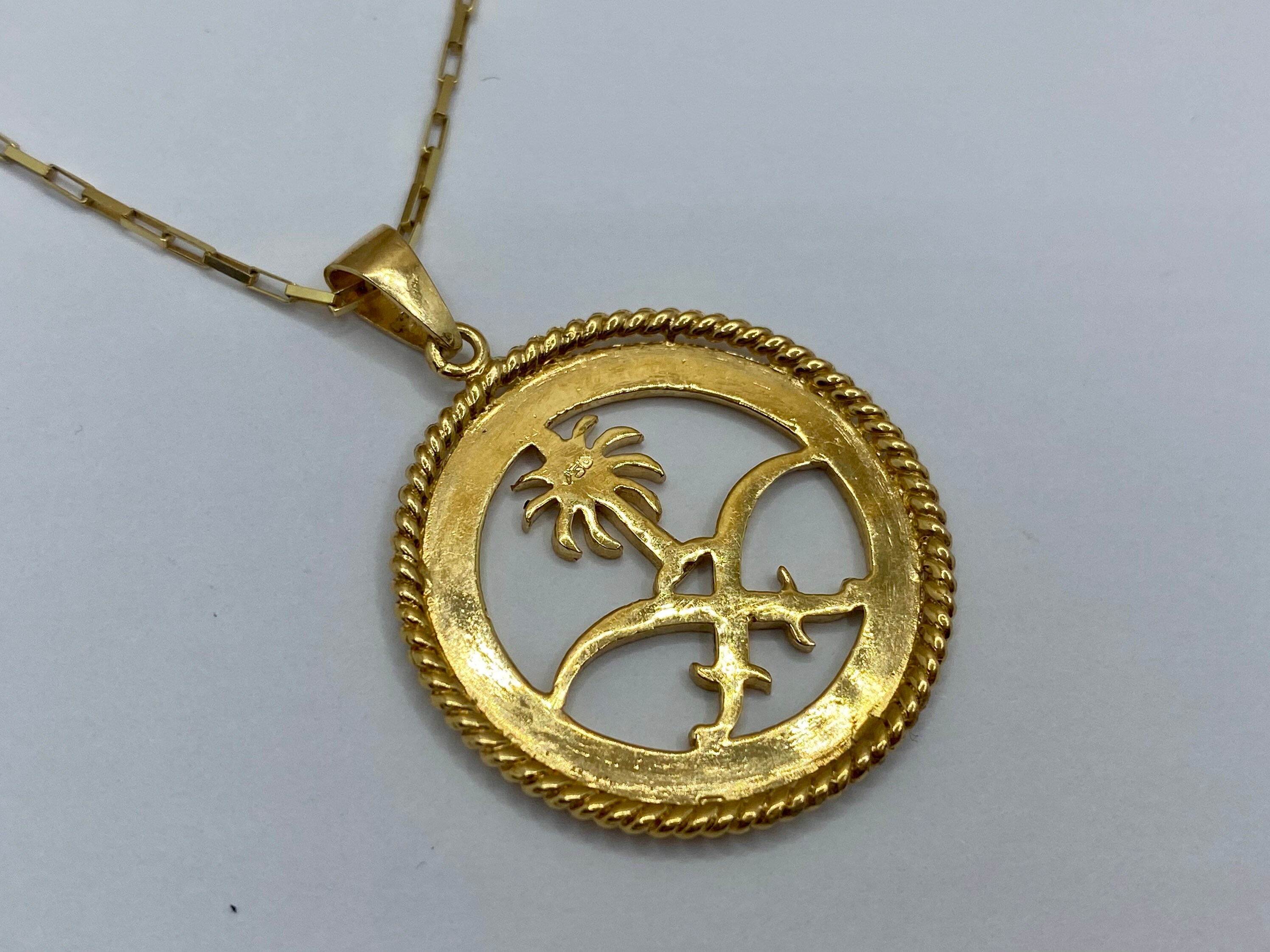 Vintage 18K Yellow Gold Emblem of Saudi Arabia Pedant - Etsy