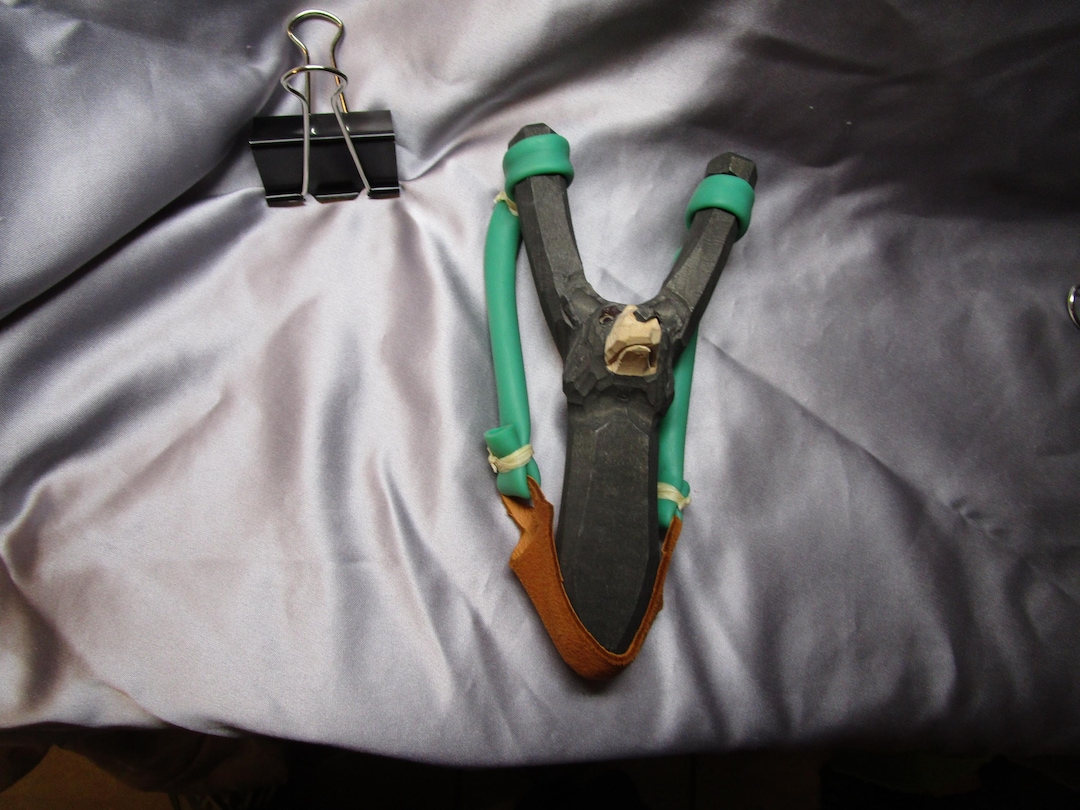 WOOD BEAR HAND Carved Slingshot , Good New Rubber Tubing and Leather ...