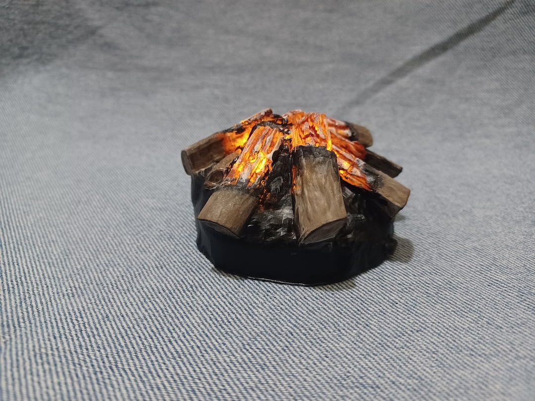 1/6 Scale Miniature Campfire: LED Flickering Firewood Display - Etsy