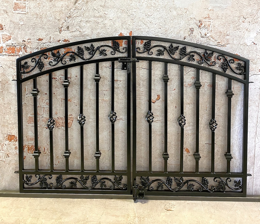 Handmade Wrought Iron Garden Gate – 3't X 5'w Concord Grape & Ivy ...