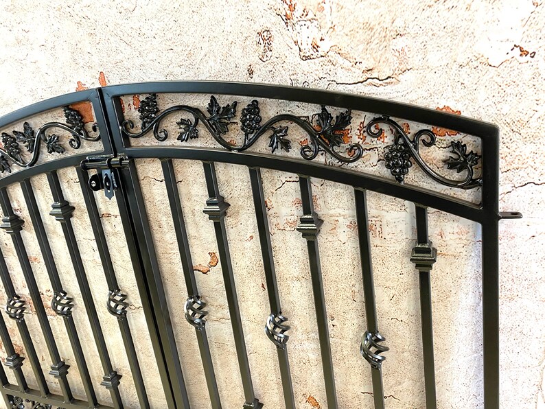 Handmade Wrought Iron Garden Gate – 3't X 5'w Concord Grape & Ivy ...
