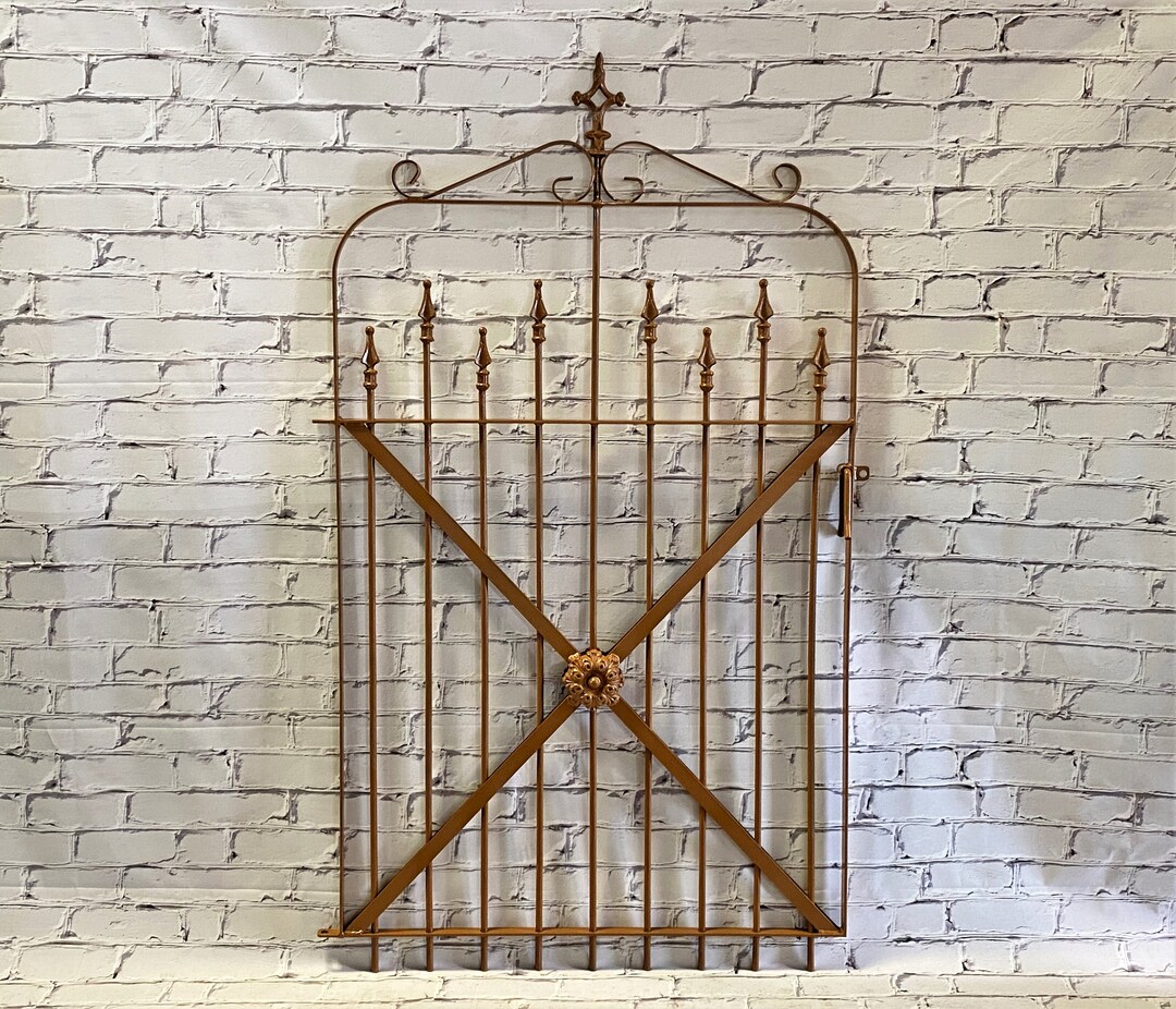 Ornate Wrought Iron Garden Gate - Rustic Vintage Crisscross Medallion ...