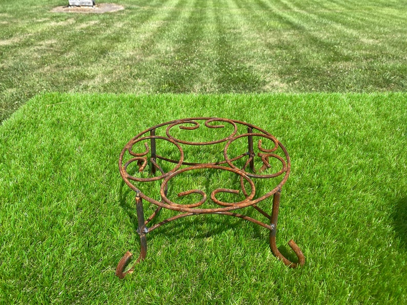 Rustic Wrought Iron Medium Plant Stand – Statue Riser, Garden Decor - Etsy