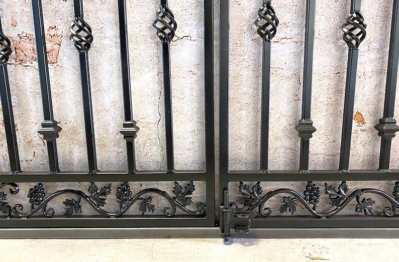 Handmade Wrought Iron Garden Gate – 3't X 5'w Concord Grape & Ivy ...