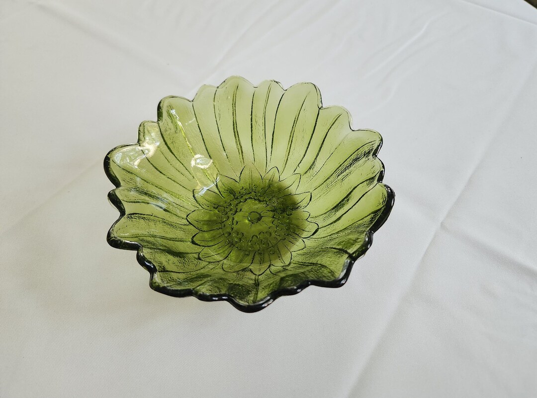 Vintage Green Daisy Flower Glass Bowl --- Retro 1970s Style Gardener ...