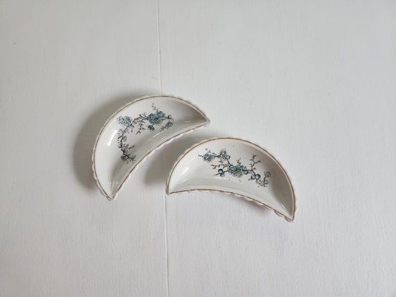 Antique Blue Sakura Curved Fish Bone Dishes - Set of … - Gem
