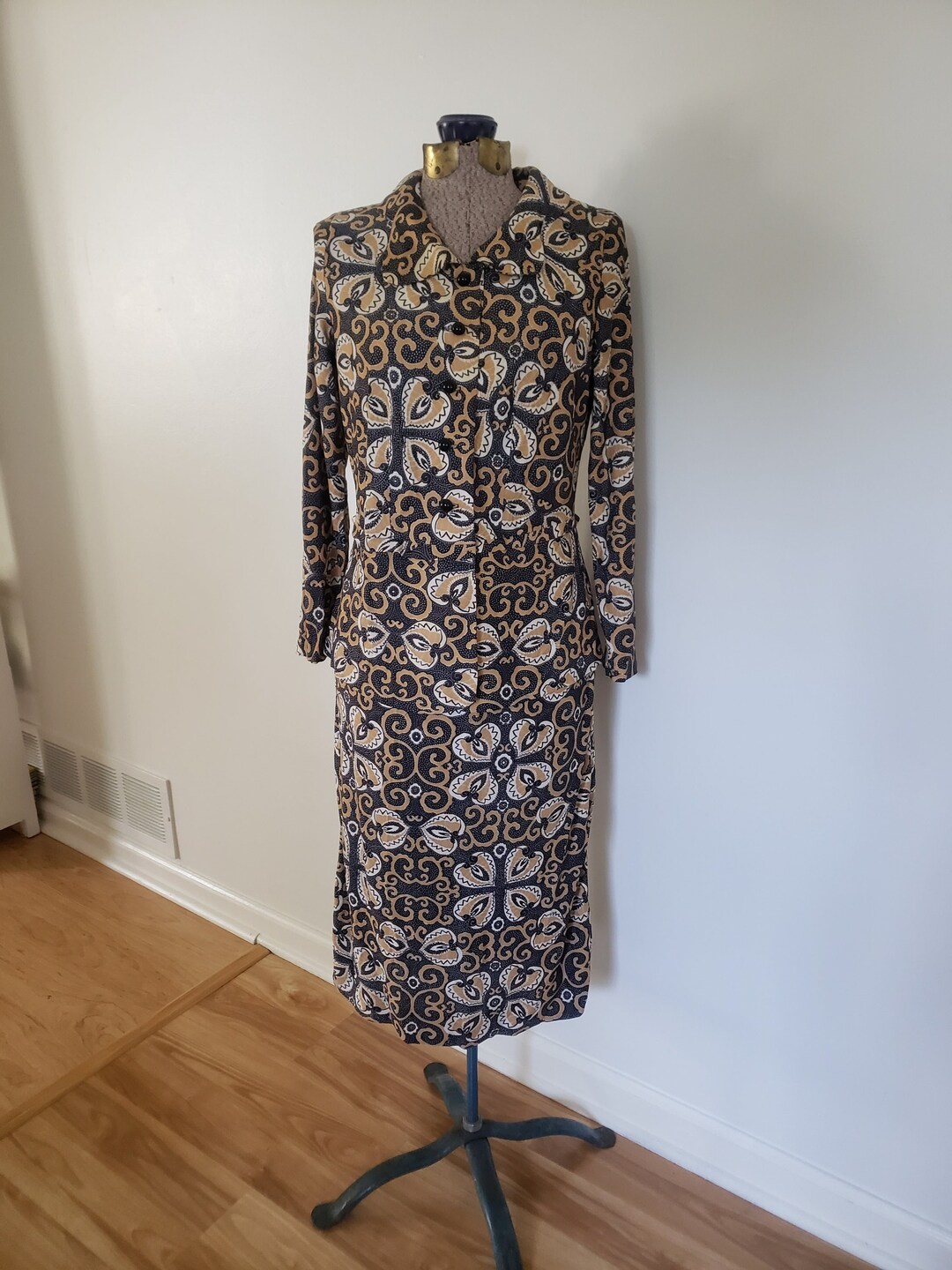 Vintage Brown & Black Filigree Matching Shirt and Skirt Two-piece Set ...