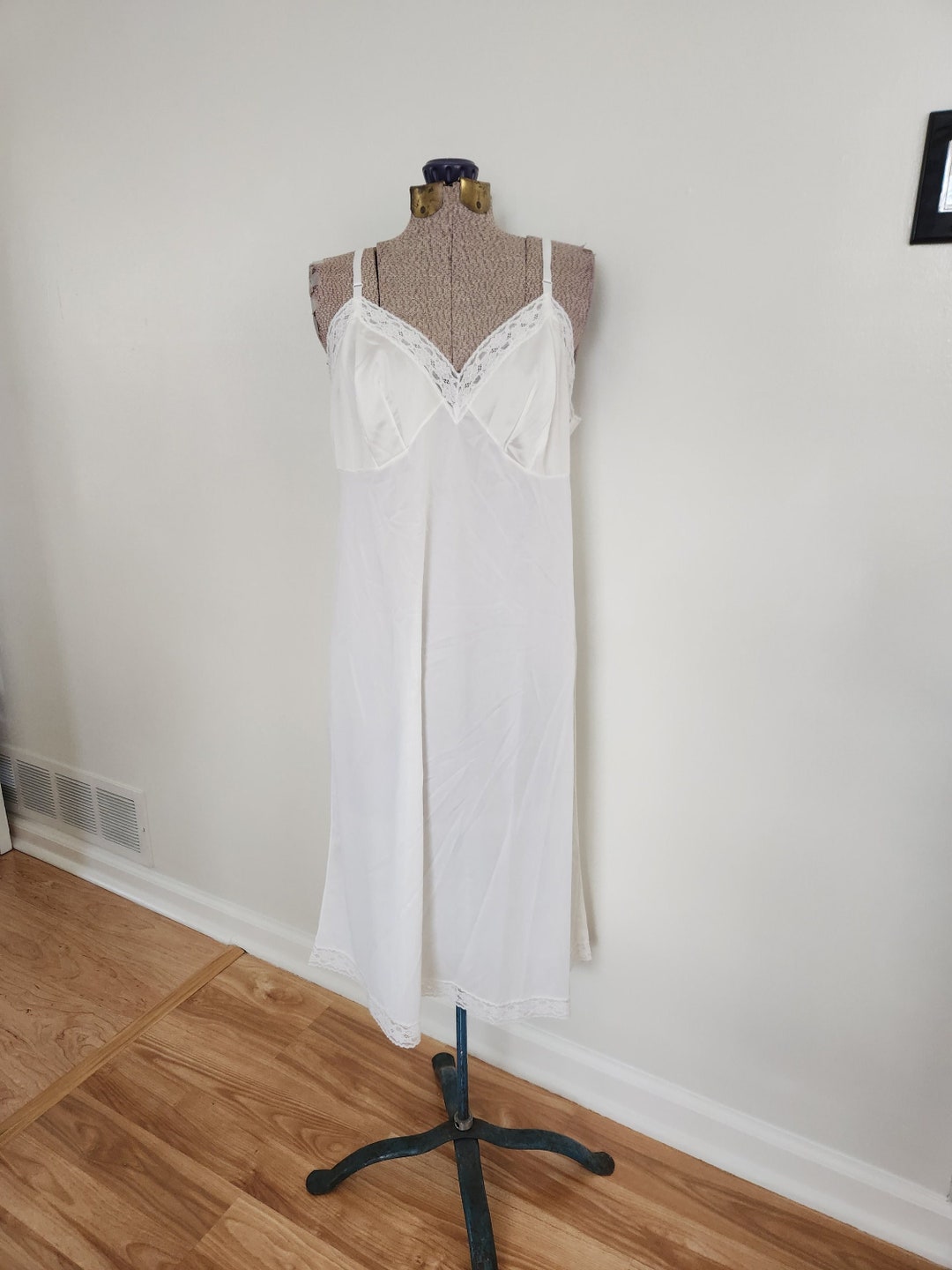 Vintage Vanity Fair White Slip Negligee Lingerie Dress Retro Simple ...