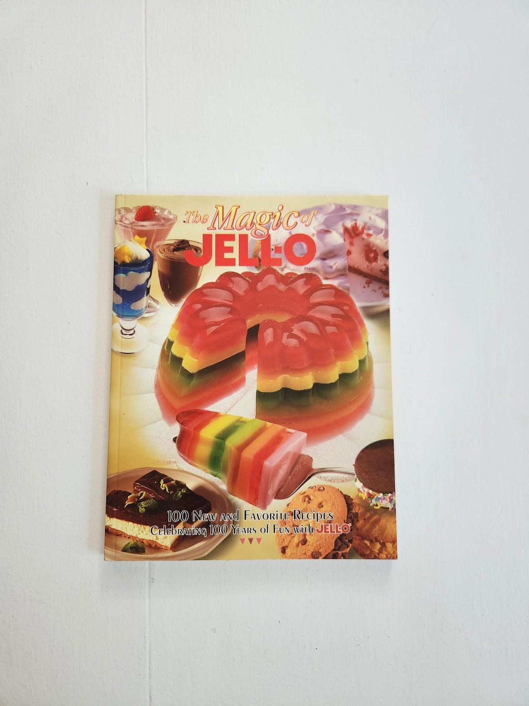 The Magic of Jell-o --- Vintage 1990s Classic Kitschy Gelatin Dessert ...