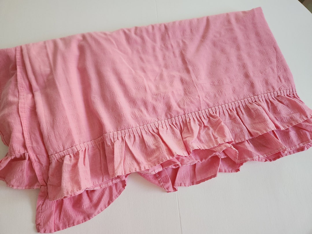 Vintage Simple Pink Ruffle Frill Edge Bedspread Retro Spring Girly ...
