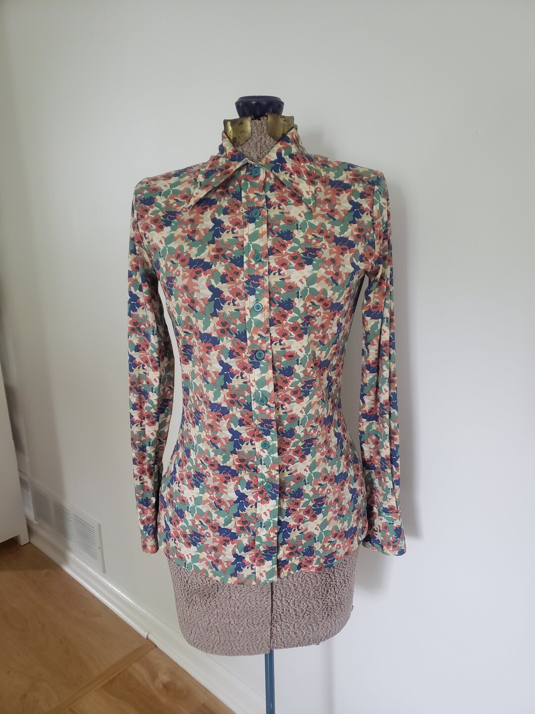 Vintage Huk-a-poo Sportswear Colorful Abstract Flower Garden Pointed ...