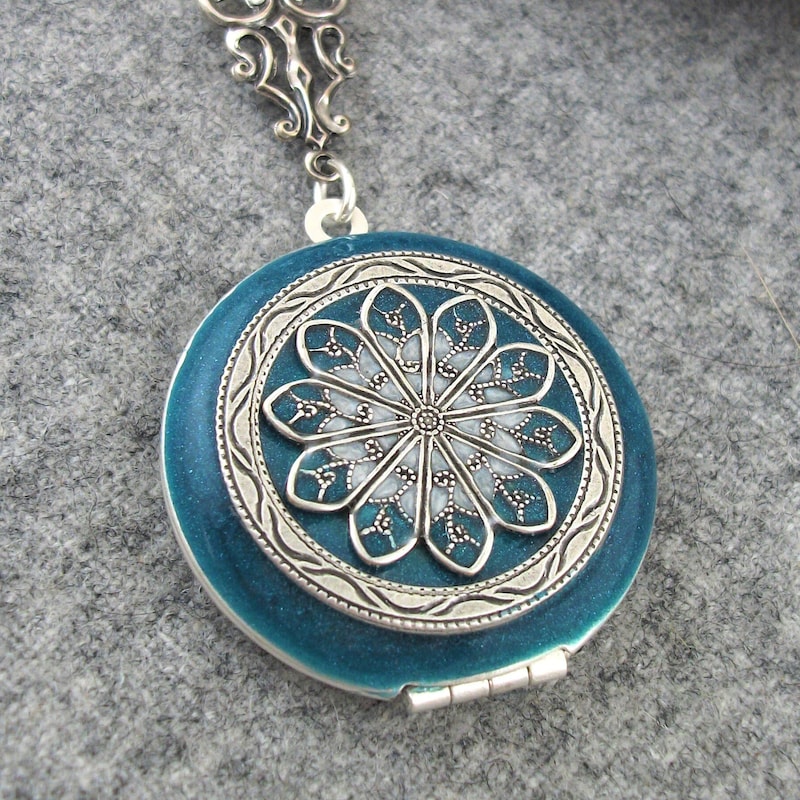 Locket Gift - 60+ Gift Ideas for 2025